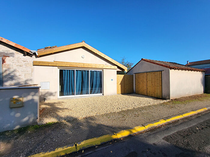 Sauzé-Vaussais : Maison 2 pièces à louer