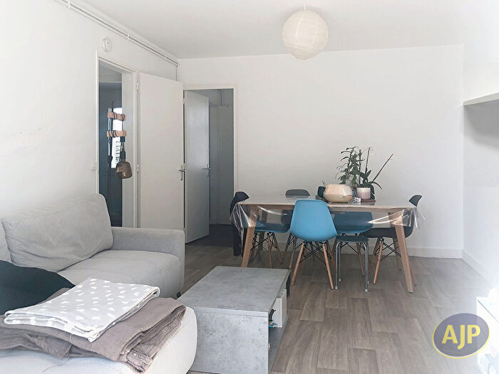 Appartement à vendre - Cholet, Lorraine - 2 pièces - 1 chambre