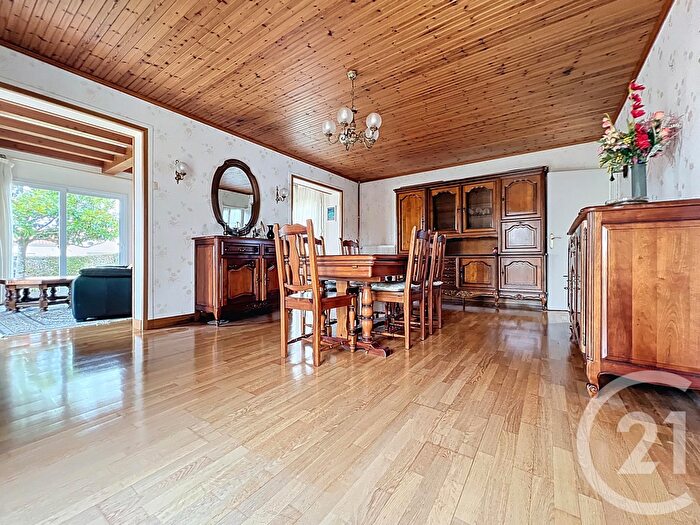 Maison 7 pièces à vendre à Saint-Agnant