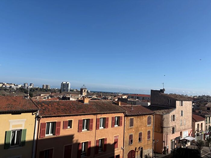 Appartement à louer - Saint-Laurent-du-Var, Centre-ville, Rascas, Notre-Dame, Condamines - 2 pièces - 1 chambre