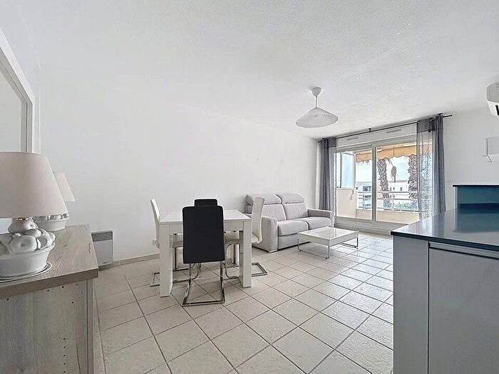 Appartement à louer - Les Condamines, Saint-Laurent-du-Var - 2 pièces - 1 chambre