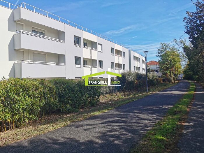 Appartement à louer - Centre Ville, Saint-Médard-en-Jalles - 3 pièces - 2 chambres