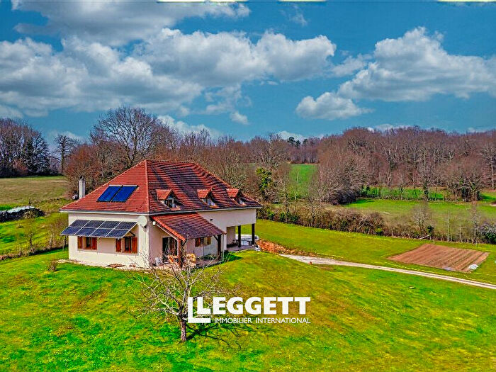 Maison à vendre - Vieux-Mareuil - 8 pièces - 5 chambres