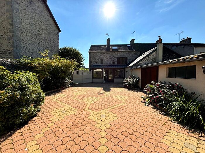 Condé-sur-Sarthe : Maison 5 pièces à louer