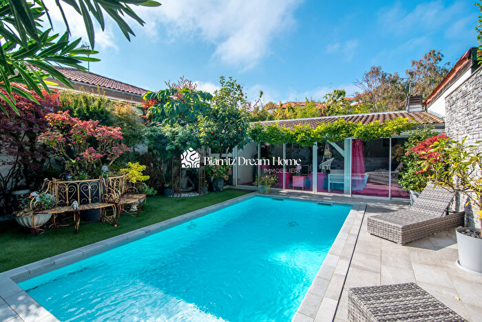 Maison à vendre - Biarritz, Saint-Charles, Phare, Larochefoucauld - 8 pièces - 6 chambres