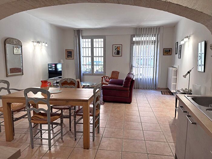 Appartement à louer - Abbaye-La Motte, Villeneuve-lès-Avignon - 3 pièces - 2 chambres