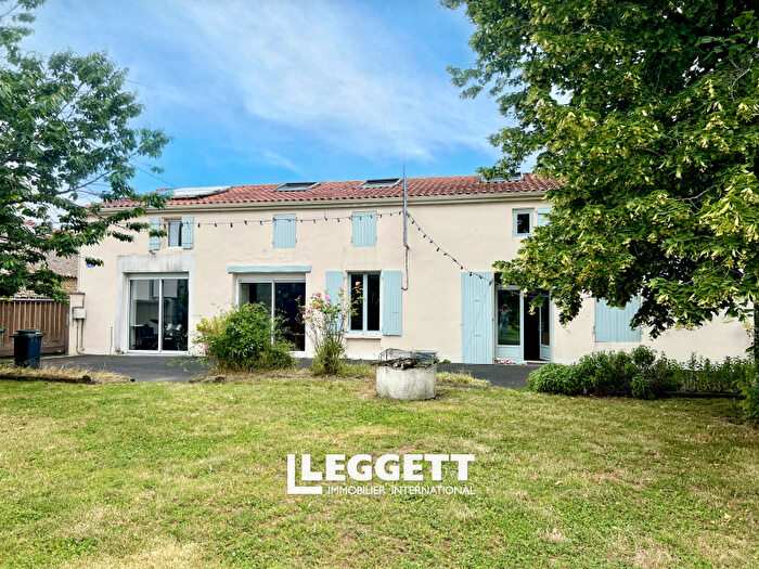 Maison à vendre - Genouillé - 9 pièces - 4 chambres