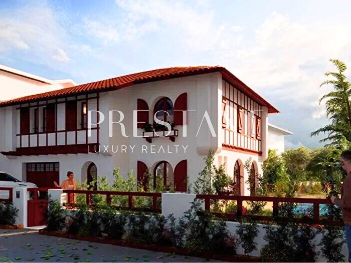 Maison à vendre - Biarritz, Centre-ville Est - 6 pièces - 4 chambres