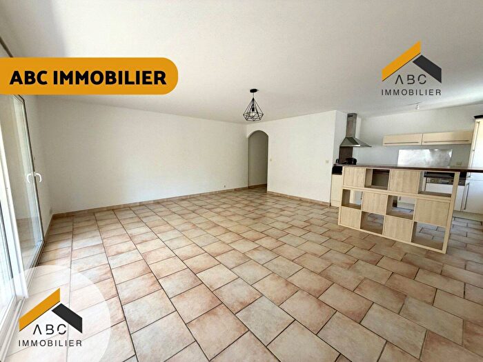 Gironde-Cabrieres-Boisfeuillet-Lampourde, Orange : Appartement 3 pièces à louer