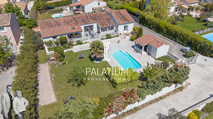 Maison à vendre - Pélissanne - 9 pièces - 6 chambres