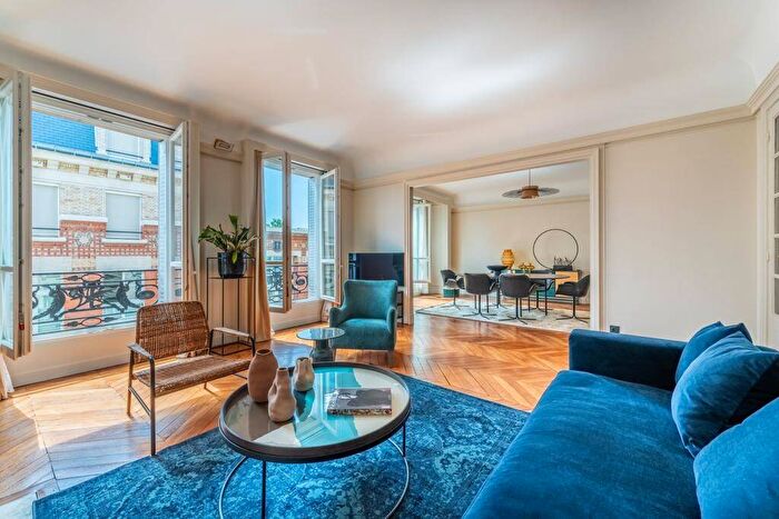 Appartement à louer - Enfants Rouges, Paris ème arrondissement - 4 pièces - 3 chambres