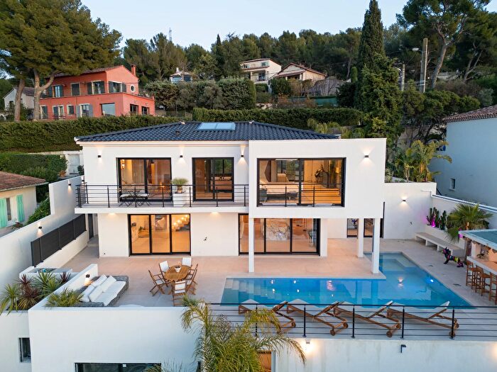 Maison à vendre - Allauch, Logis-Neuf - 7 pièces - 3 chambres