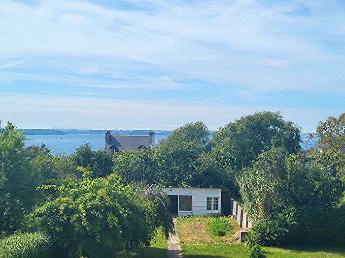 Maison 8 pièces à Lanvéoc, à vendre