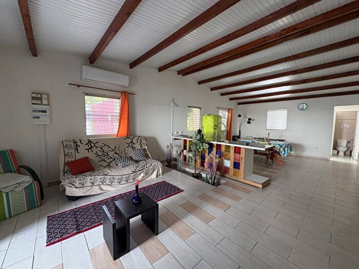 Maison à louer - Les Abymes - 2 pièces - 1 chambre