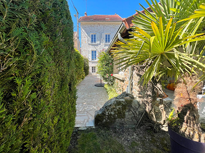 Maison à vendre - Villeneuve-sur-Bellot - 10 pièces - 6 chambres