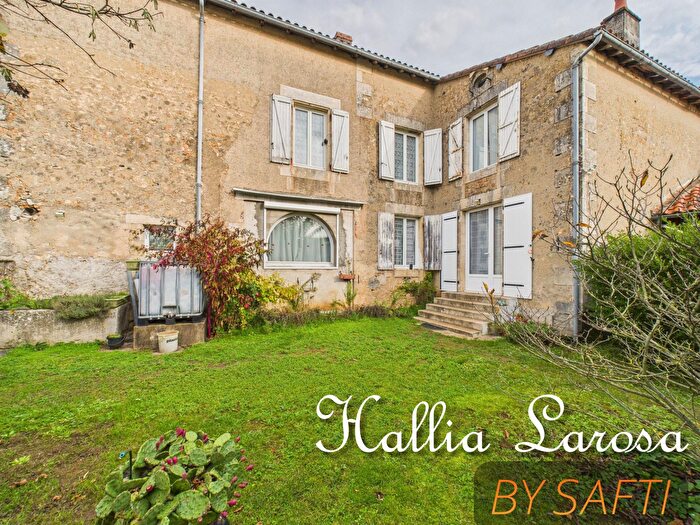 Maison à vendre - Lussac-les-Châteaux - 7 pièces - 5 chambres