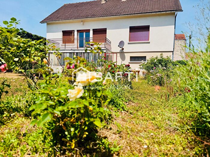 Villeneuve-sur-Yonne - Maison 8 pièces à vendre