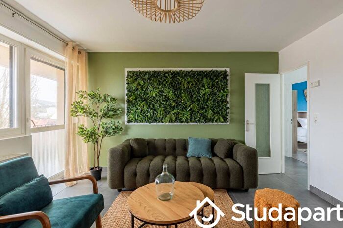 Appartement à louer - Devant les Ponts, Metz - 1 pièce - 2 chambres