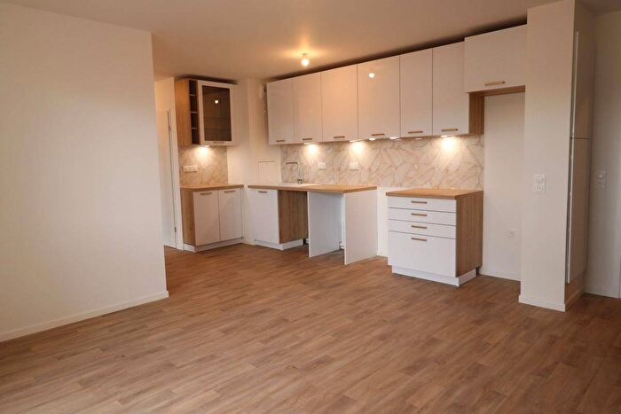 Centre Ville, Sevran : Appartement 3 pièces à louer