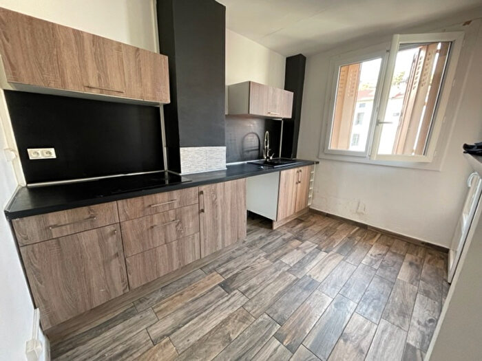 Appartement 3 pièces à Saint-Étienne, Crêt de Roc, à louer
