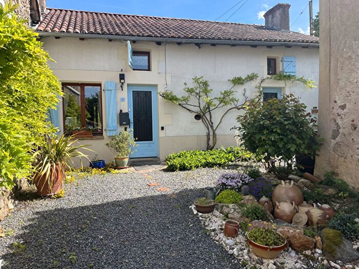 Adriers : Maison 11 pièces à vendre
