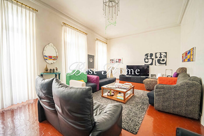 Maison à vendre - Nîmes, Gambetta - 8 pièces - 6 chambres