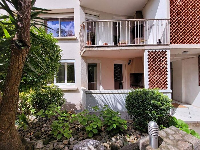 Appartement à louer - Du Guesclin, Béziers - 3 pièces - 2 chambres