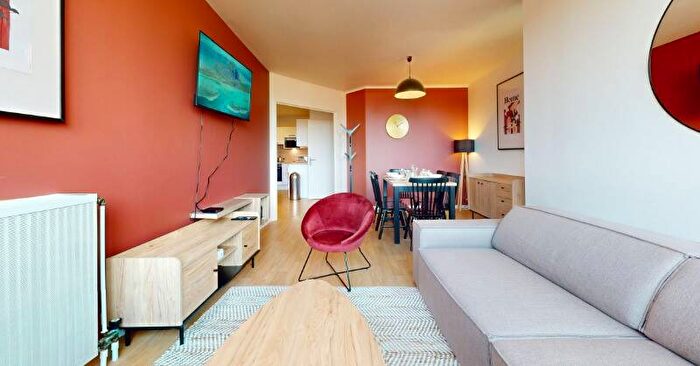 Appartement à louer - Cimetiere, Créteil - 6 pièces - 5 chambres