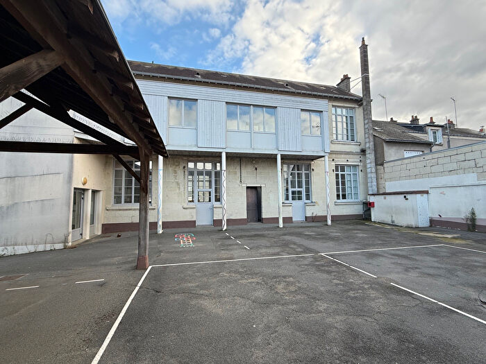 Maison 9 pièces à Bagneux, Saint-Hilaire, à vendre