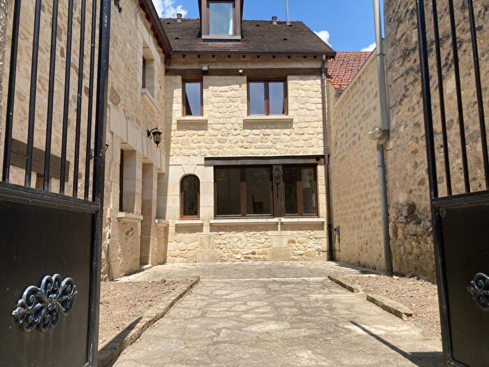 Maison à louer - Theuville - 7 pièces - 3 chambres