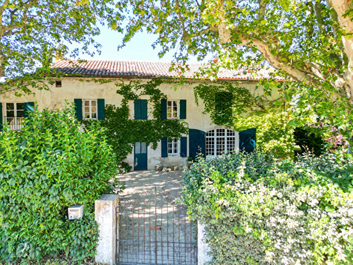 Maison 9 pièces à Le Puy-Sainte-Réparade, à vendre