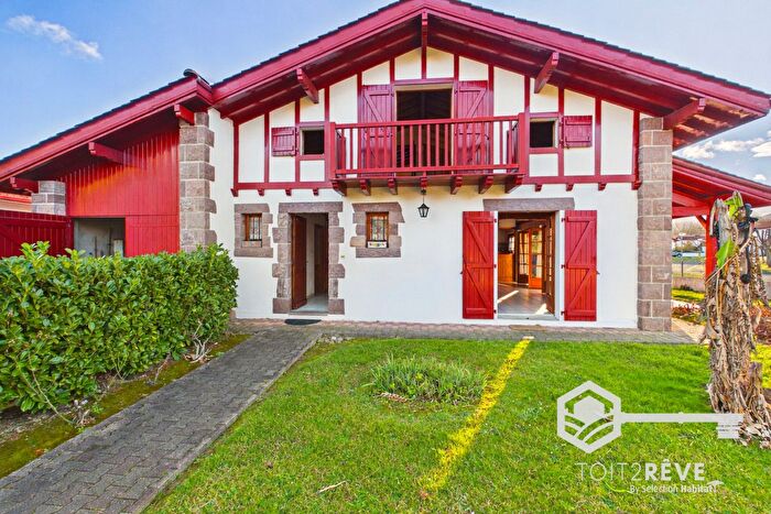 Maison à vendre - Saint-Jean-Pied-de-Port - 5 pièces - 4 chambres