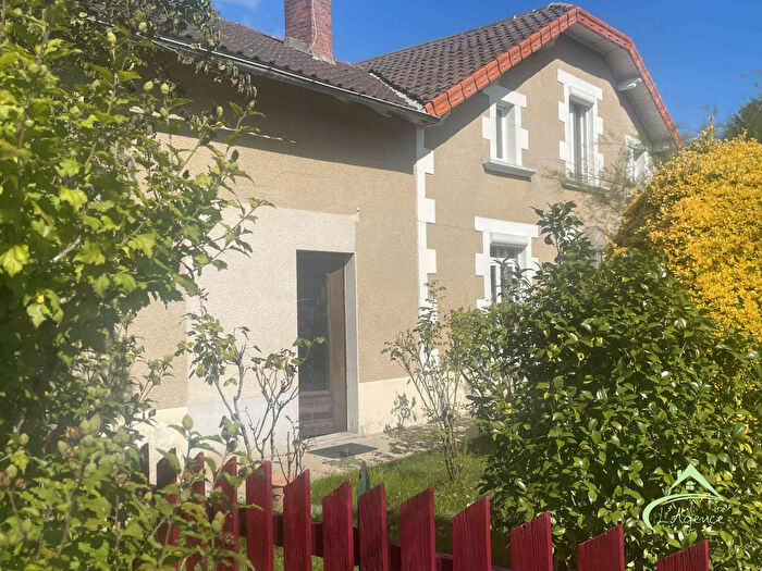 Maison à vendre - Brillac - 6 pièces - 3 chambres