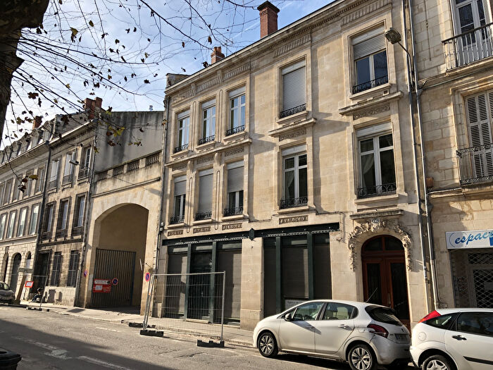 Appartement 6 pièces à Bordeaux, Fondaudège, à louer