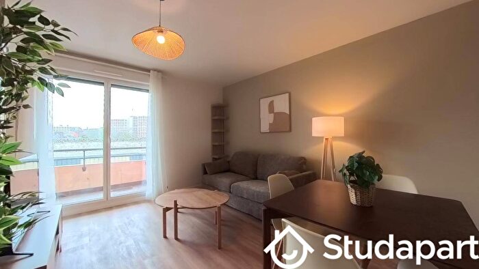 Appartement à louer - Saint Clément-Jardin des Plantes-Grammont, Rouen - 1 pièce - 3 chambres