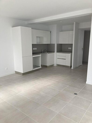 Appartement à louer - Challes-les-Eaux - 3 pièces - 2 chambres