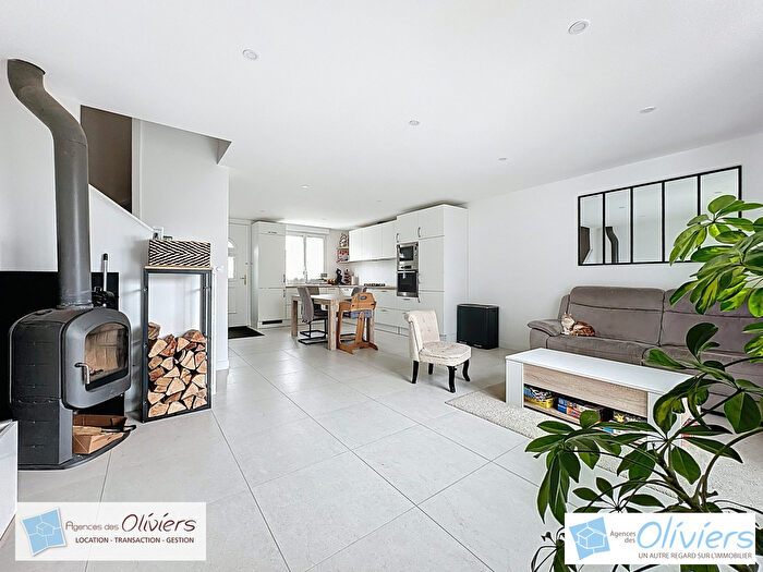 Maison à vendre - Voisins-le-Bretonneux - 5 pièces - 4 chambres