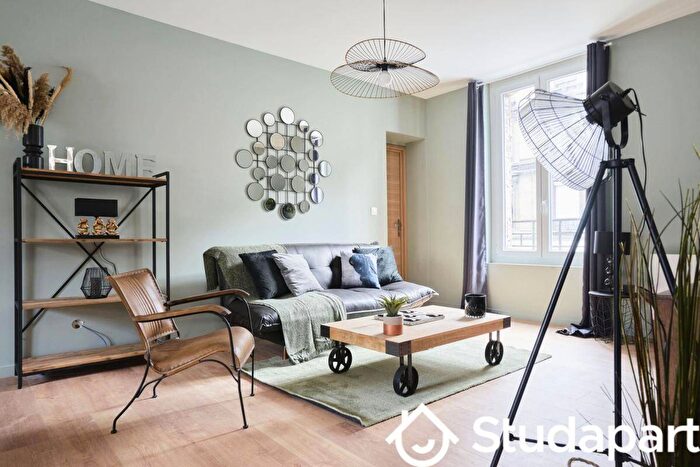 Appartement à louer - Centre Ville, Reims - 1 pièce - 3 chambres