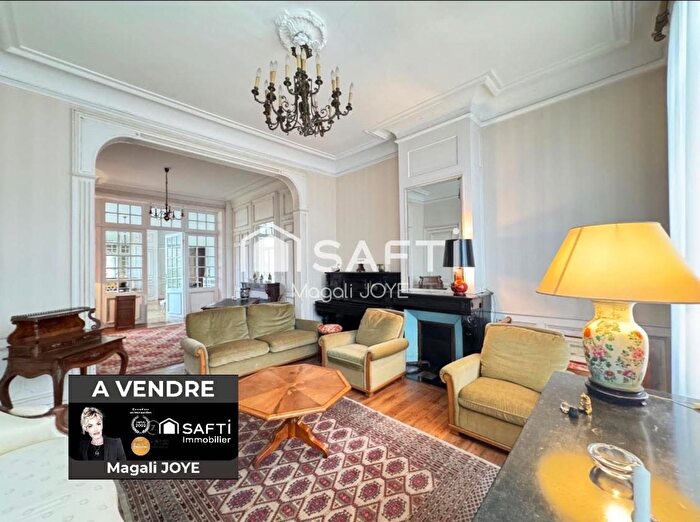 Maison à vendre - Béthune, Centre-ville - 10 pièces - 4 chambres