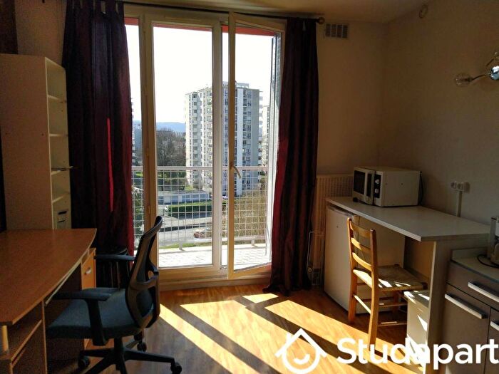 Appartement à louer - Croix Rouge-Portail-Rouge Sémard, Saint-Martin-dHères - 1 pièce - 1 chambre