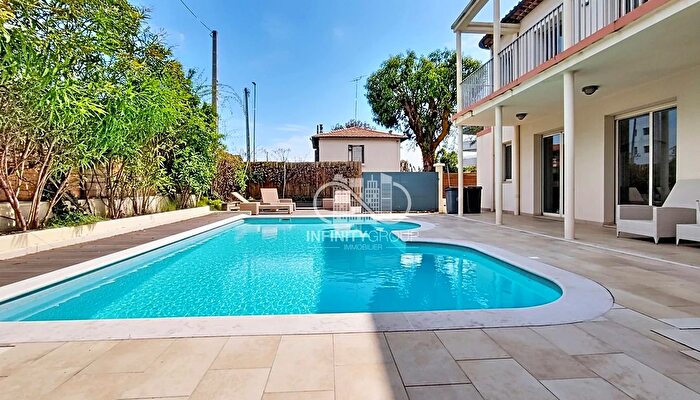 Maison à vendre - Antibes, Antibes-les-Pins, Trianon, Le Fournel, Peyregoue - 13 pièces - 8 chambres