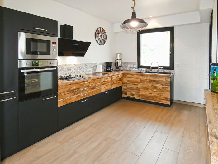 Maison à vendre - Trenal - 7 pièces - 4 chambres