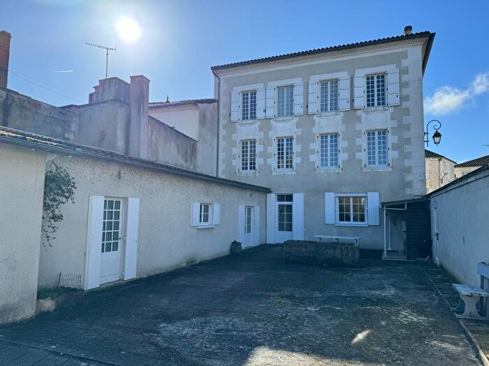 Maison à vendre - Blanzac-Porcheresse - 12 pièces - 6 chambres