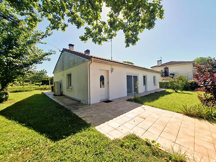 Maison 4 pièces à Saint-Jean-d'Angély, à vendre