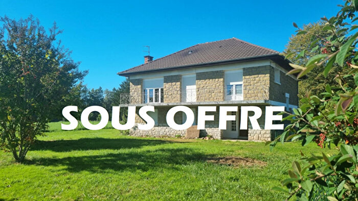 Maison à vendre - Saint-Pantaléon-de-Larche - 7 pièces - 4 chambres