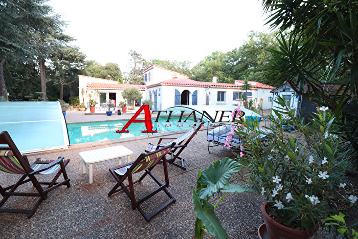 Maison à vendre - Argelès-sur-Mer, Piémont, Montagne - 7 pièces - 6 chambres