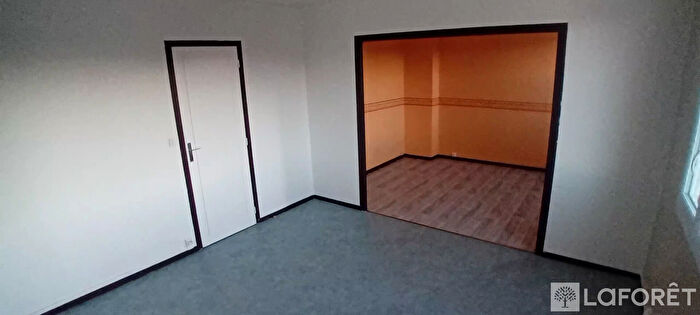 Appartement à louer - Neuvéglise - 3 pièces - 2 chambres