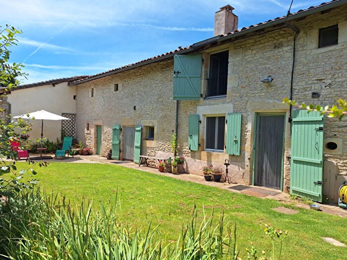 Maison à vendre - Blanzay - 9 pièces - 4 chambres