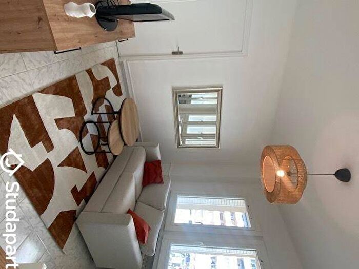 Appartement à louer - Champ de Mars, Toulon - 1 pièce - 2 chambres