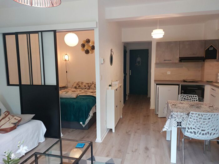 Maisons à vendre et appartements à louer - 1